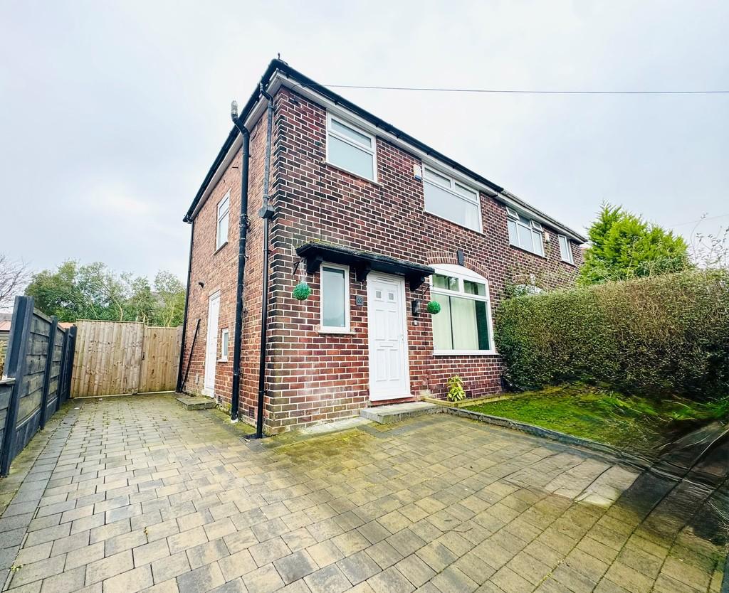 Lyndhurst Avenue, Irlam 3 bed semi-detached house - £1,200 pcm (£277 pw)