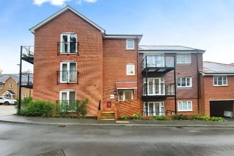 Brighton Road, Surrey GU7 1 bed cottage - £1,300 pcm (£300 pw)