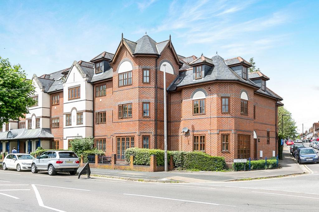 Kings Road, Farncombe 2 bed apartment - £1,295 pcm (£299 pw)