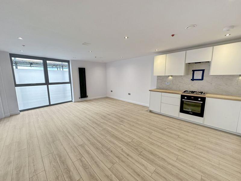 Farnham Road, Slough, SL2 1 bed flat - £1,300 pcm (£300 pw)