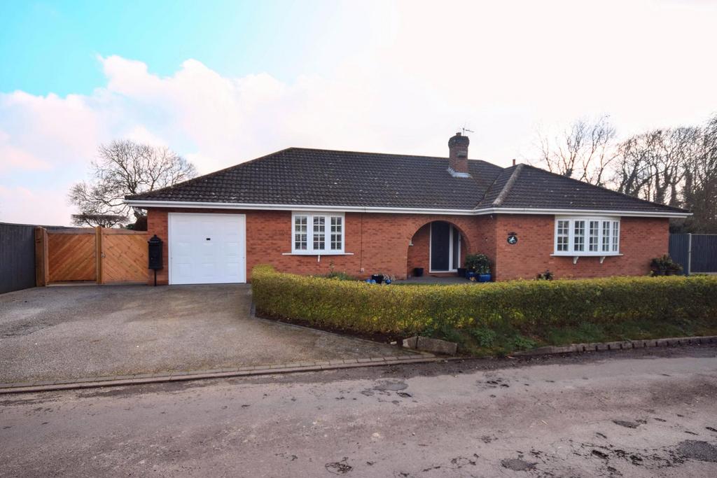 Holywell Lane, Utterby LN11 3 bed detached bungalow for sale - £345,000