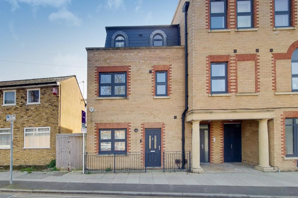Henfield Road, London SW19 4 bed semi-detached house - £3,250 pcm (£750 pw)