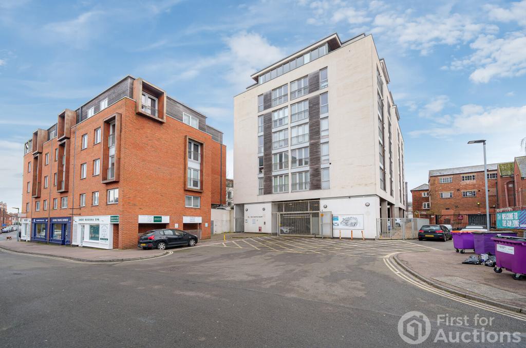 Castle Lane, Bedford, Bedfordshire 2 bed apartment - £160,000