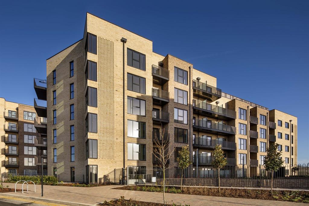 Uxbridge UB10 2 bed flat - £1,950 pcm (£450 pw)