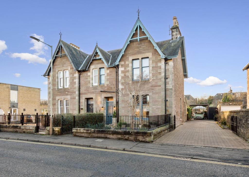 Hay Street, Perth, PH1 3 bed semi-detached house - £370,000