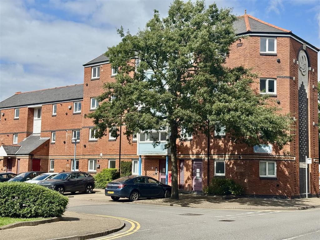 Trawler Road, Marina, Swansea 2 bed apartment for sale - £135,000