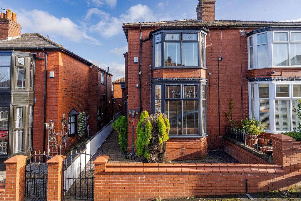 Higher Swan Lane, Bolton, Lancashire... 3 bed semi-detached house - £ ...