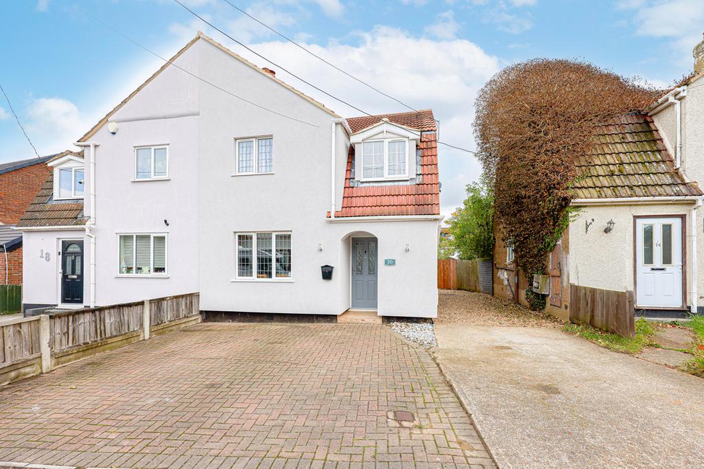 Carlton Drive, Benfleet, SS7 3 bed semi-detached house for sale - £350,000