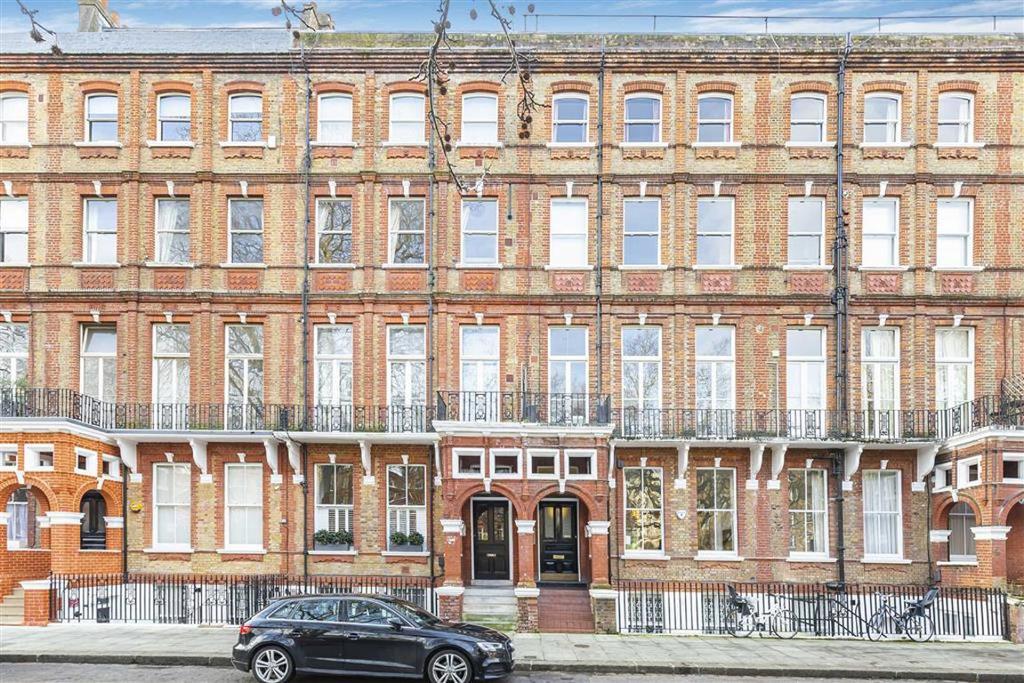 Nevern Square, London SW5 2 bed flat for sale - £1,150,000
