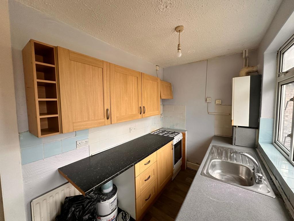 Botwell Crescent, Hayes UB3 2 bed flat to rent - £1,400 pcm (£323 pw)