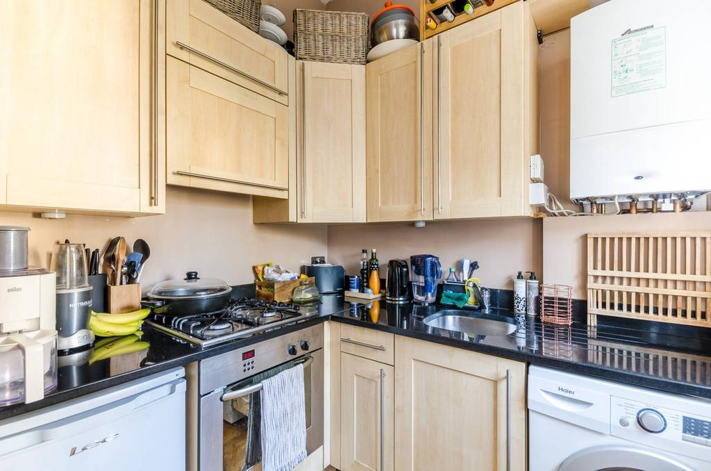 Nevern Road, Earls Court, London, SW5 Studio - £1,842 pcm (£425 pw)
