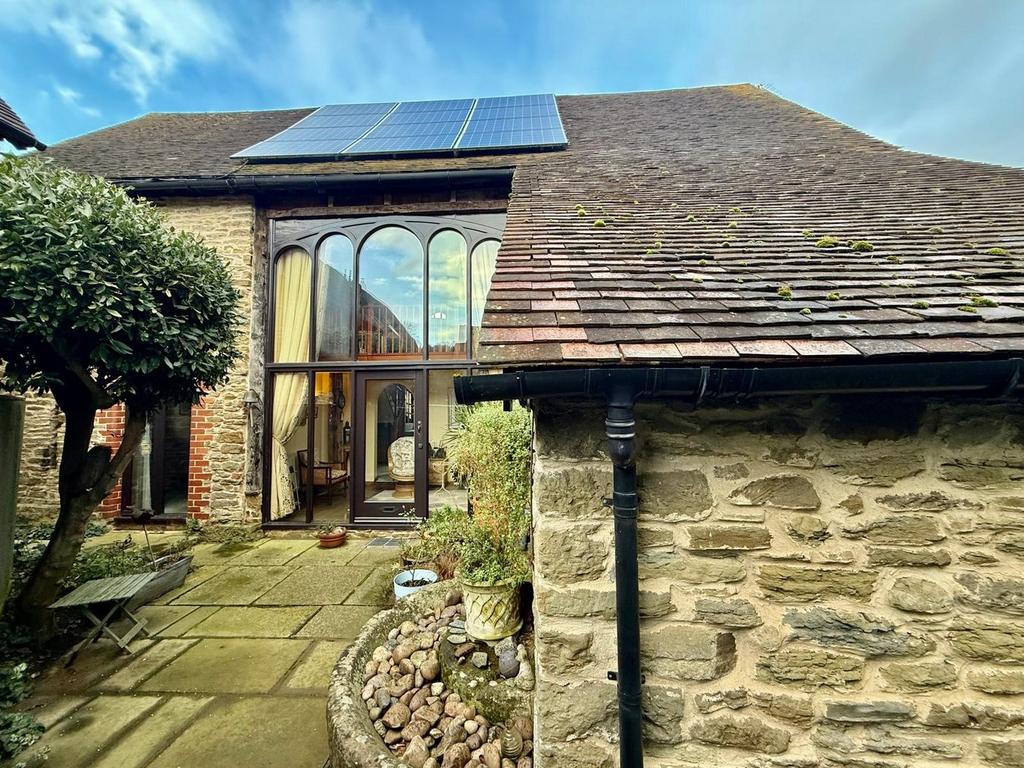 Perton, Stoke Edith, Hereford, HR1 3 bed barn conversion for sale - £ ...