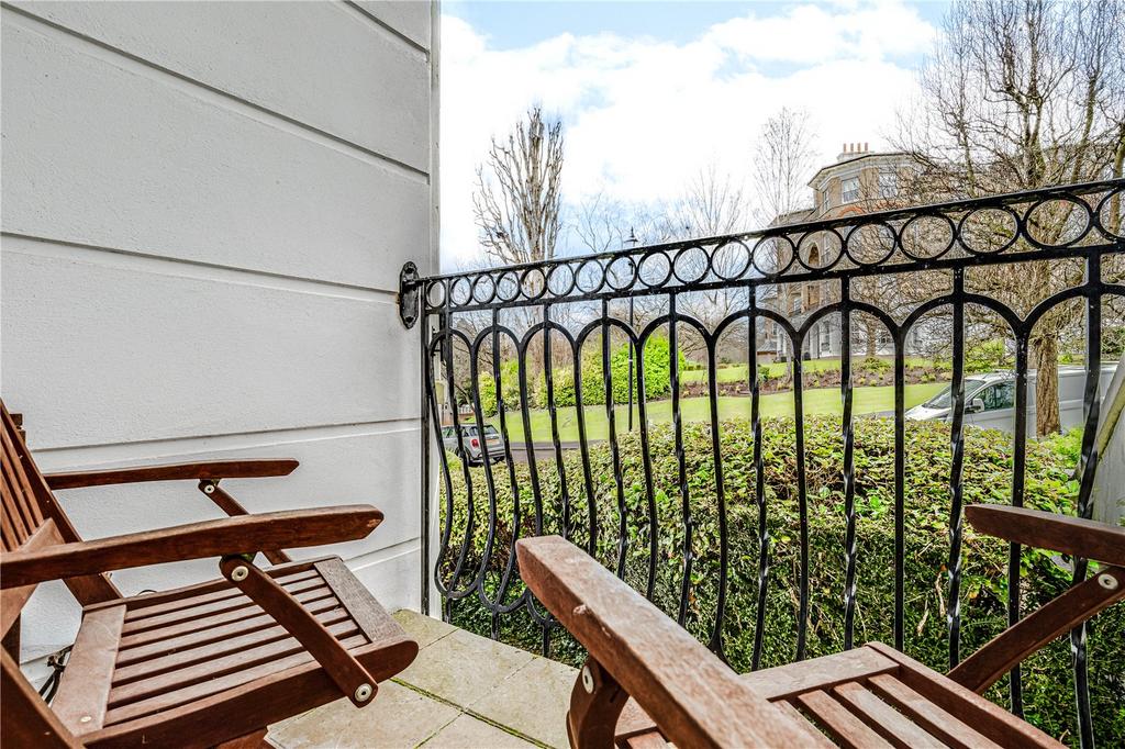 Southlands Drive, London, SW19 2 bed apartment - £3,000 pcm (£692 pw)