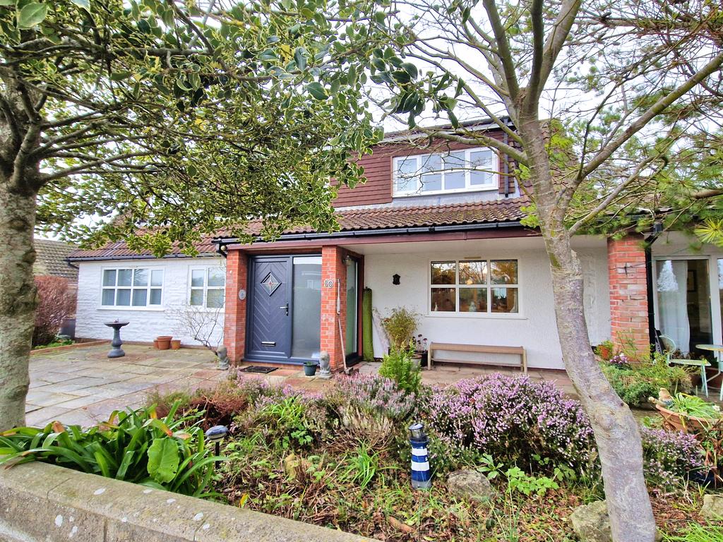 LIME TREE WAY, PORTHCAWL, CF36 5AU 4 bed detached house - £550,000