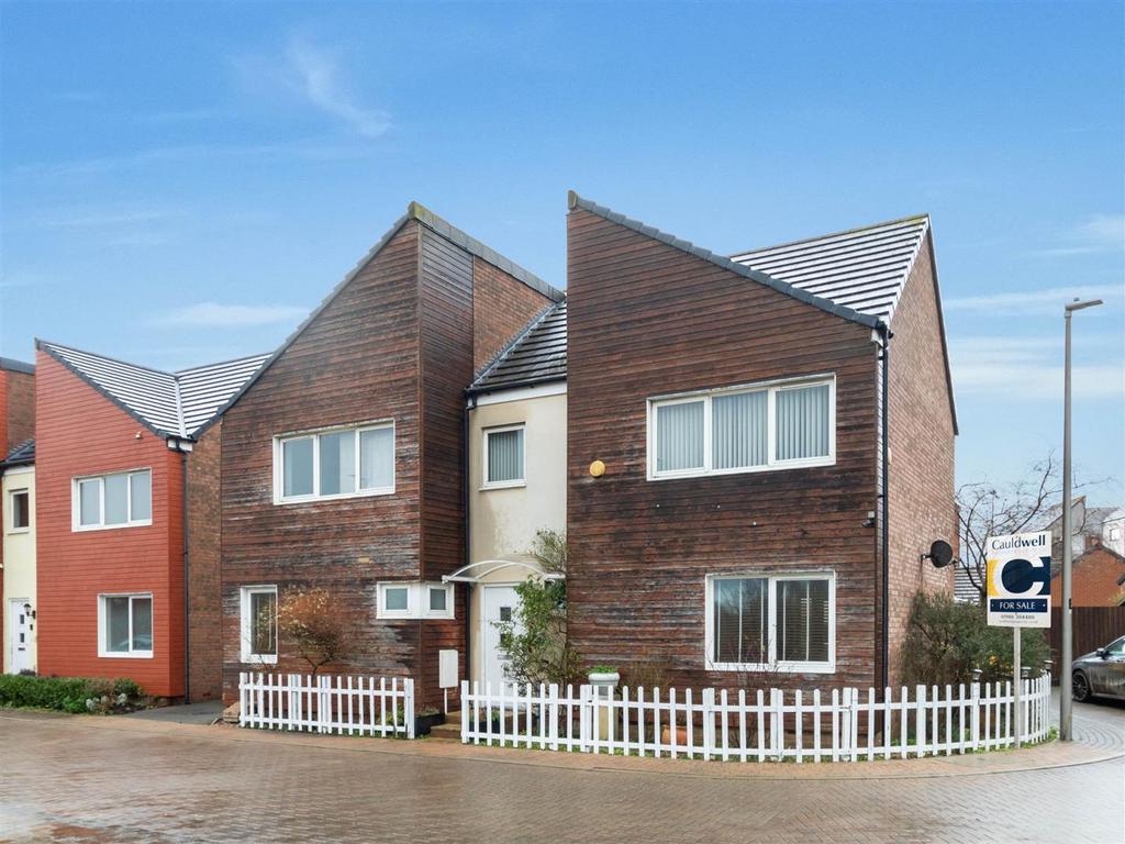 Southwold Crescent, Broughton, Milton... 4 bed detached house for sale - £649,995