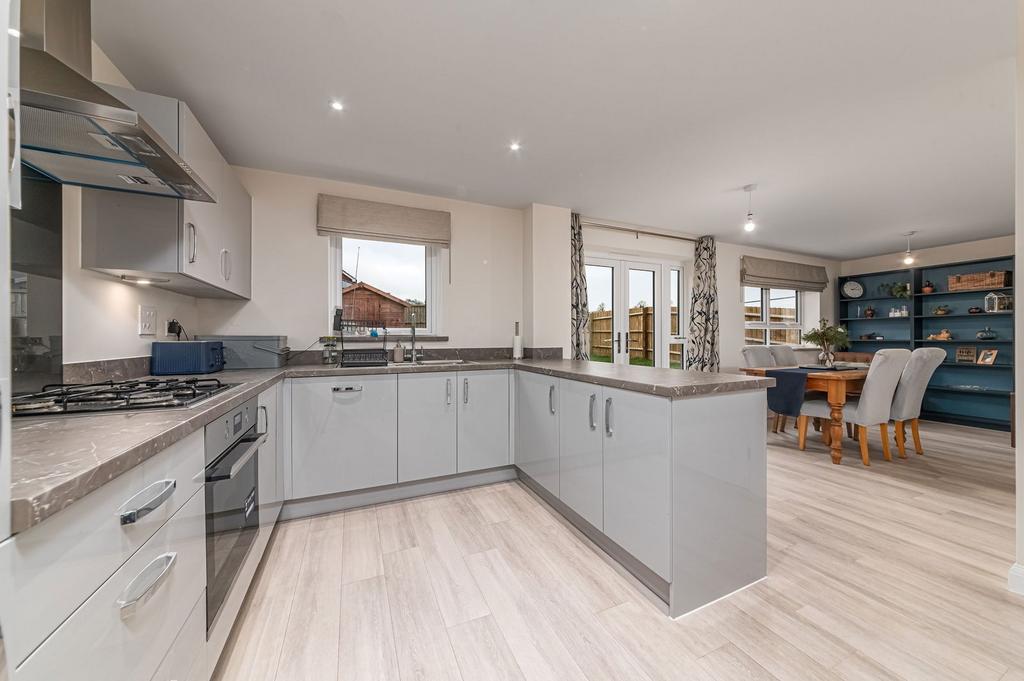 Wellingborough NN8 4 bed detached house for sale - £410,000