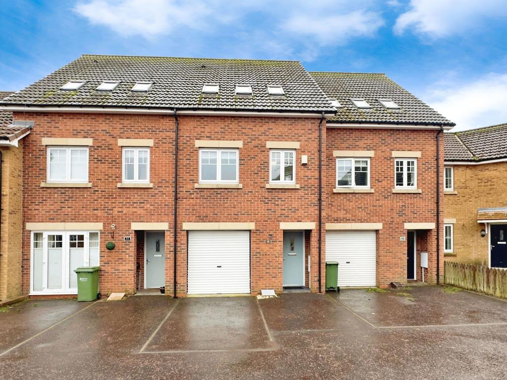 Fox Dene View, Ryton NE40 4 bed townhouse - £220,000