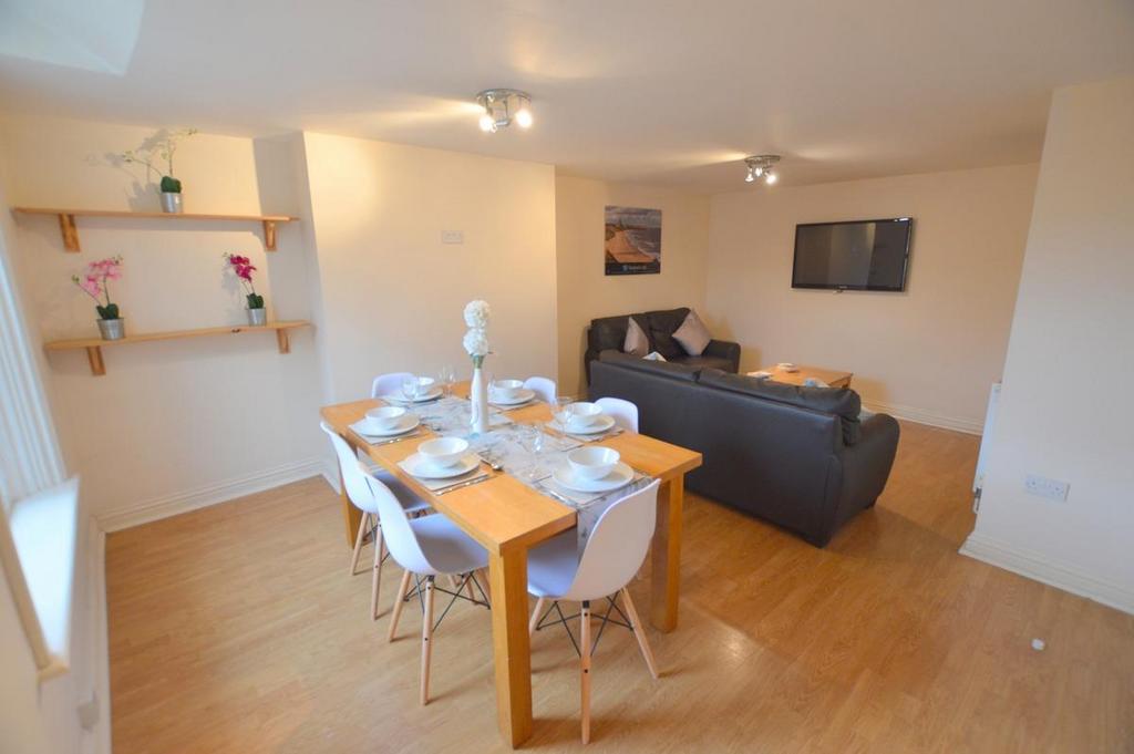 Meldon Terrace, Newcastle Upon Tyne NE6 6 bed maisonette - £2,340 pcm ...