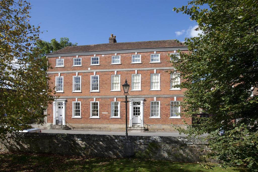 The Close, Salisbury 2 bed flat - £475,000