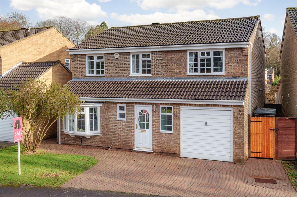 Abingdon Road, Berkshire GU47 4 bed detached house - £650,000