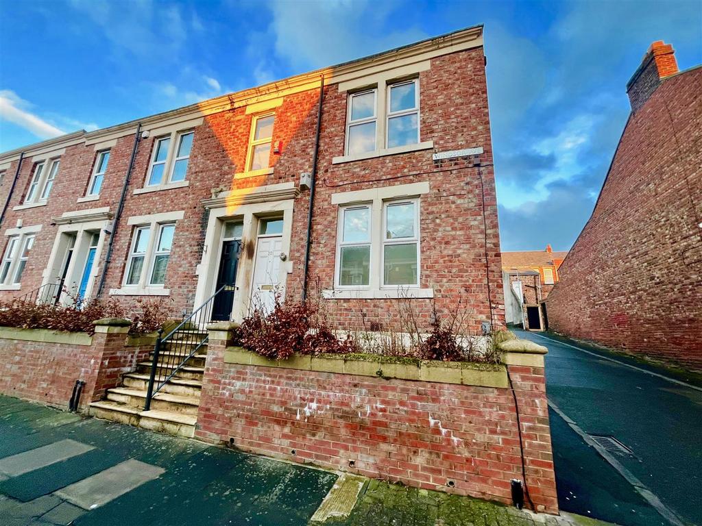 Windsor Avenue, Bensham, Gateshead 2 bed apartment for sale - £90,000