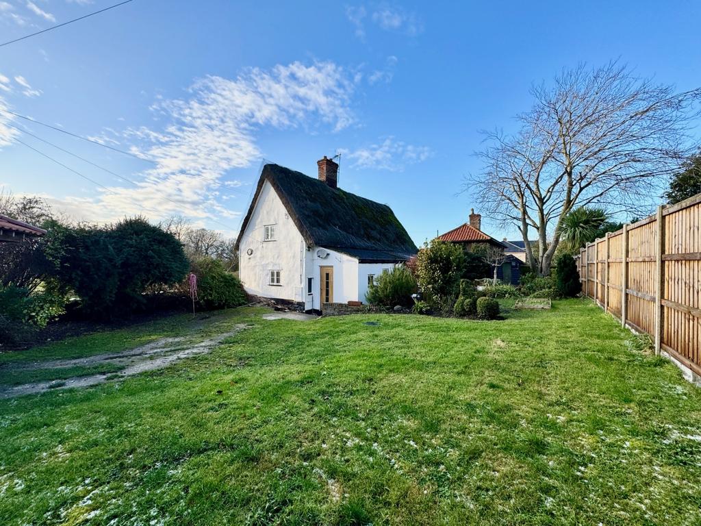 The Street, Icklingham, Suffolk, IP28 3 bed character property - £1,350 pcm (£312 pw)