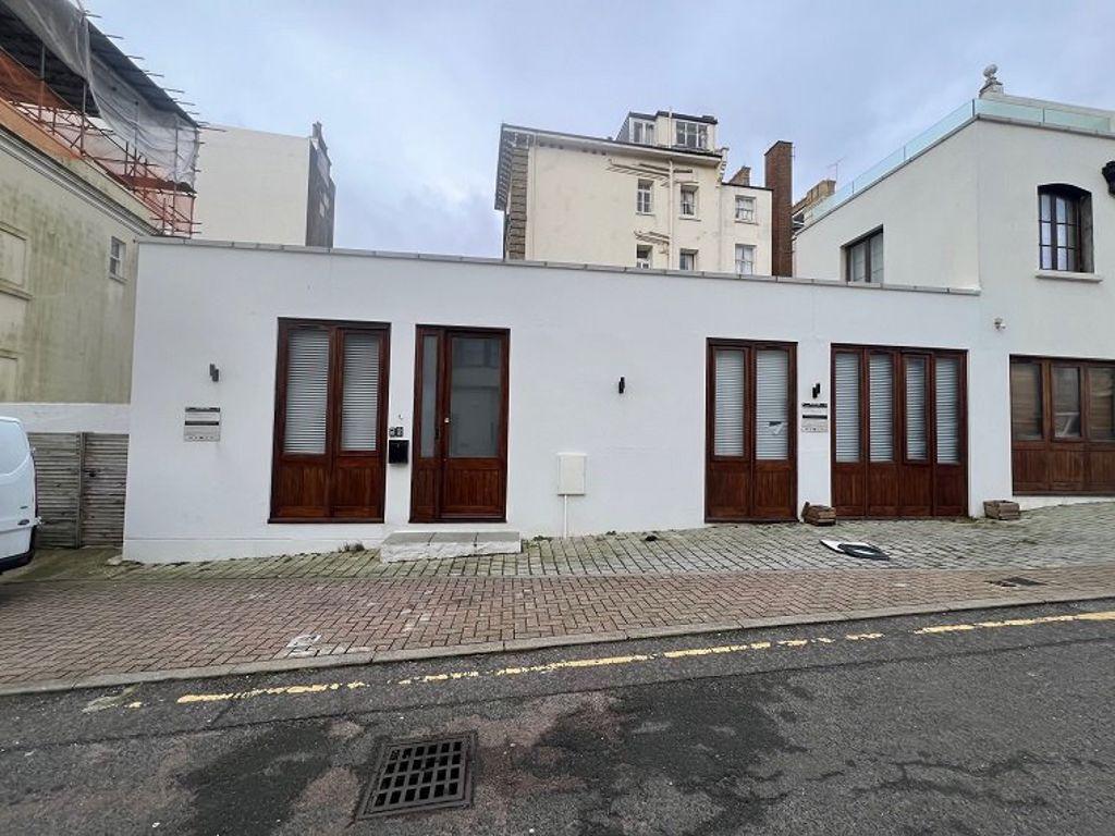 St Johns Road, Hove, BN3 2FB 1 bed flat - £1,400 pcm (£323 pw)