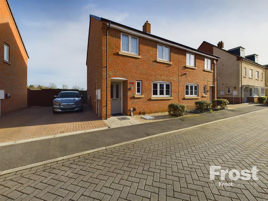 Boundary Drive, Wexham, Slough... 3 bed semi-detached house for sale ...