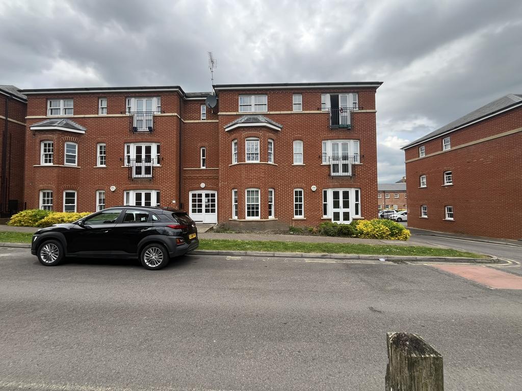 George Roche Road, Canterbury 2 bed ground floor flat - £1,250 pcm (£ ...