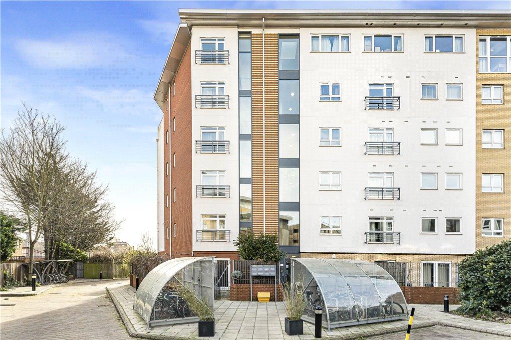 Marcon Place, London, E8 2 bed apartment - £600,000