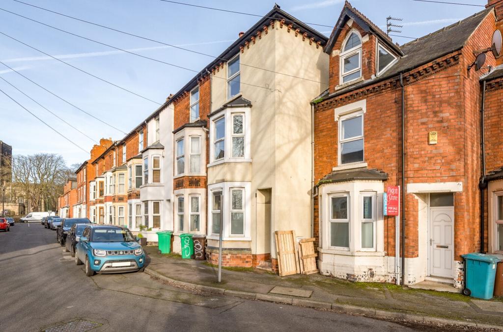 Lees Hill Street, Nottingham... 3 bed terraced house - £165,000