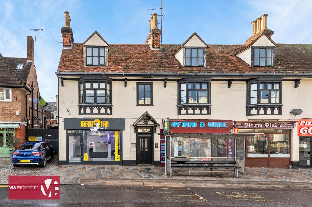 Myddleton House, Hoddesdon EN11 2 bed apartment - £1,200 pcm (£277 pw)