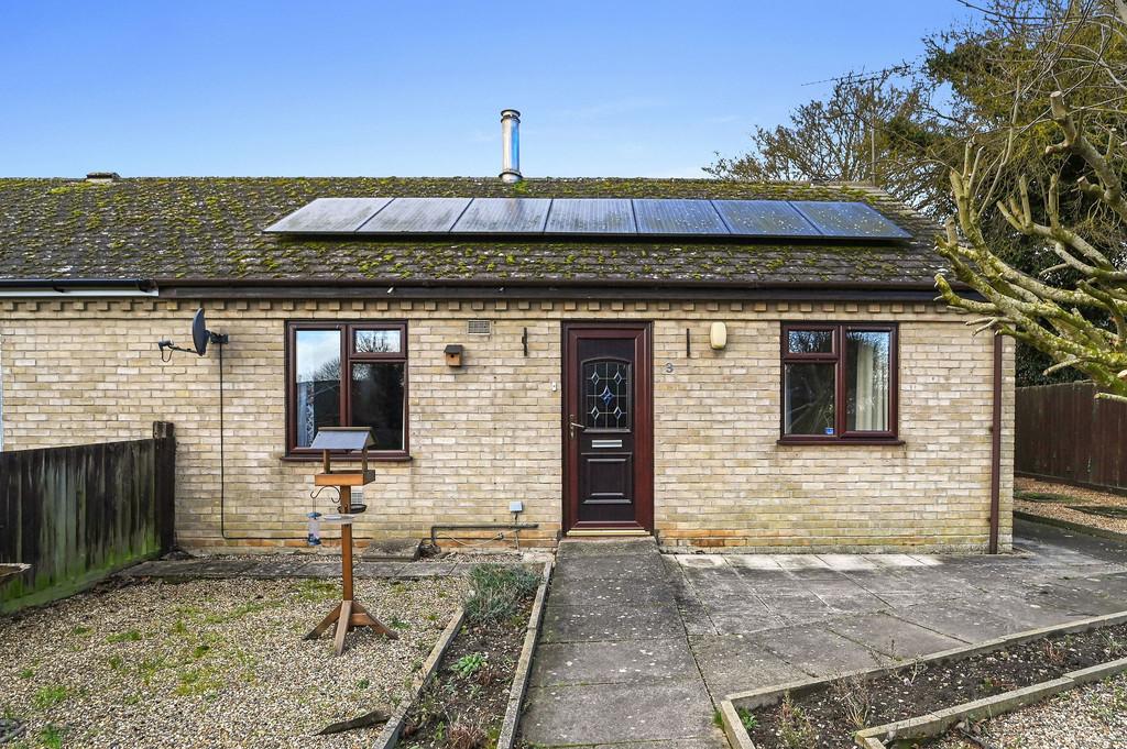 Roman Fields, Bury St. Edmunds IP30 2 bed semi-detached bungalow - £230,000
