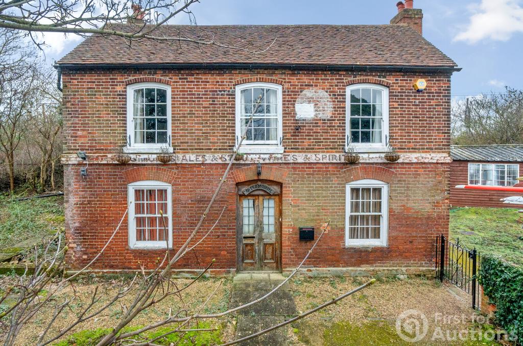 Kennet Side, Reading, Berkshire 3 bed detached house - £185,000