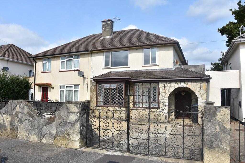 Raleigh Road, Wallisdown 5 bed detached house - £2,350 pcm (£542 pw)