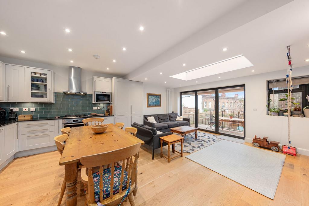 Eylewood Road, London SE27 4 bed semi-detached house - £850,000