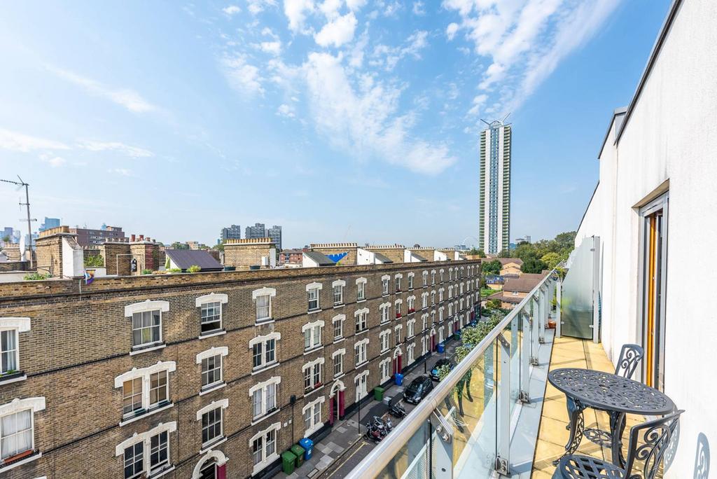 Crampton Street, Walworth, London, SE17 1 bed flat - £2,100 pcm (£485 pw)