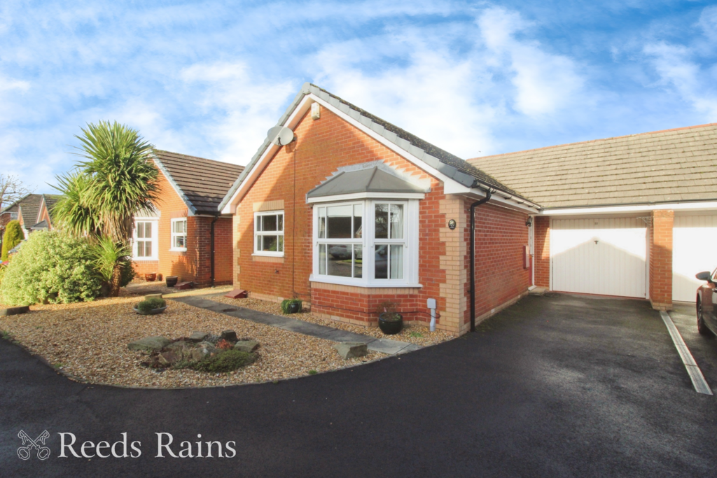 Mile Stone Meadow, Chorley PR7 2 bed bungalow for sale - £270,000