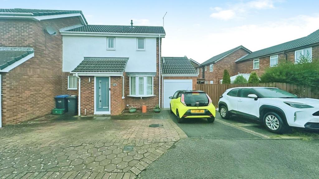 Carlton Close, Chester Le Street DH2 2 bed semi-detached house - £148,000