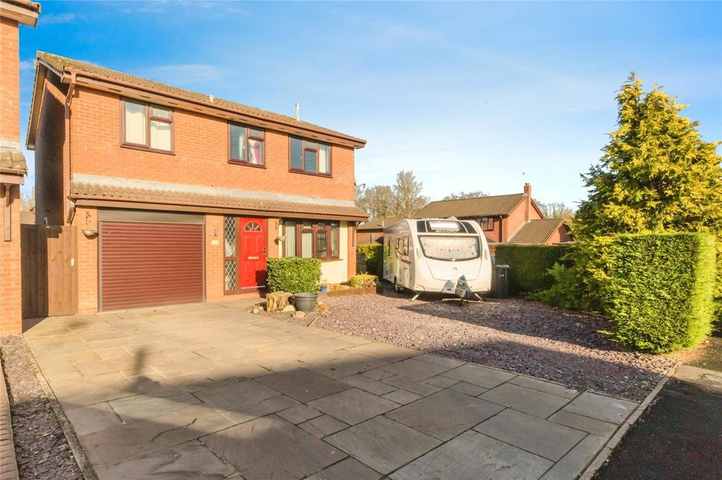 Charlcote Crescent, Crewe, Cheshire, CW2 4 bed detached house - £315,000
