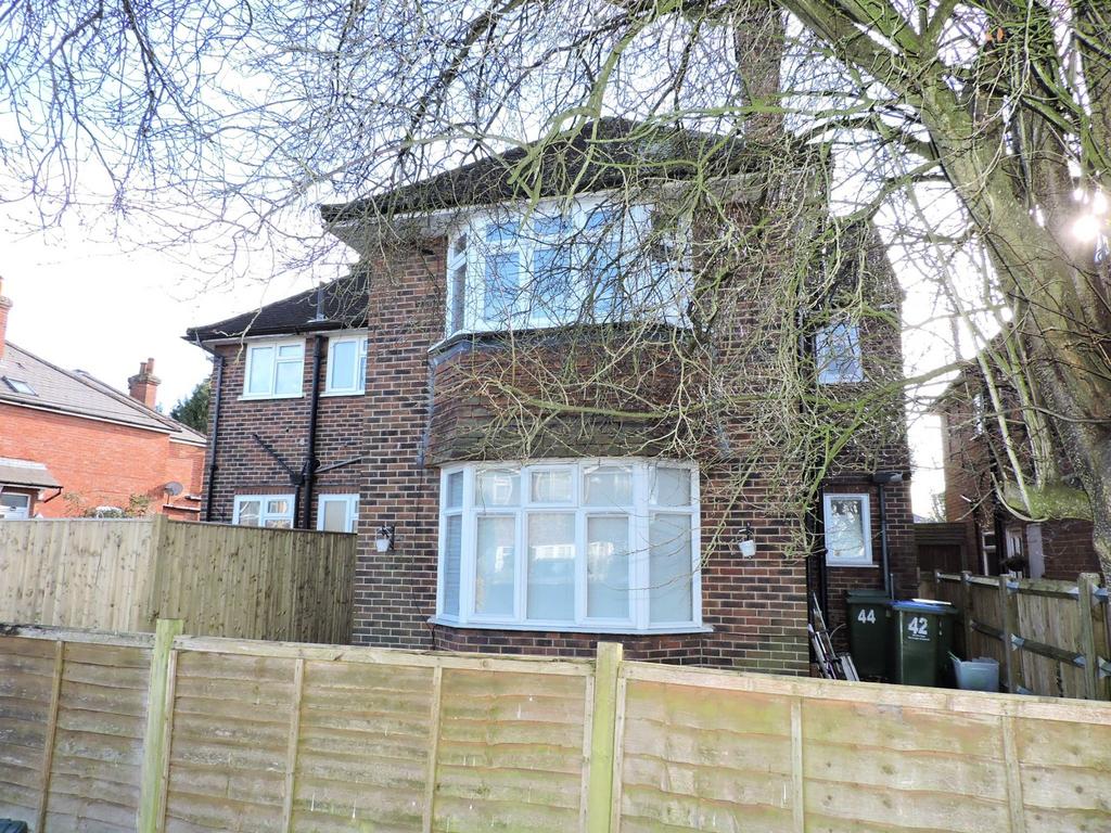 Copse Road, Cobham, KT11 2 bed apartment to rent - £1,400 pcm (£323 pw)