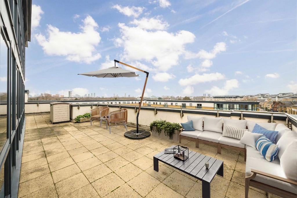Forge Square, London E14 2 bed flat - £550,000