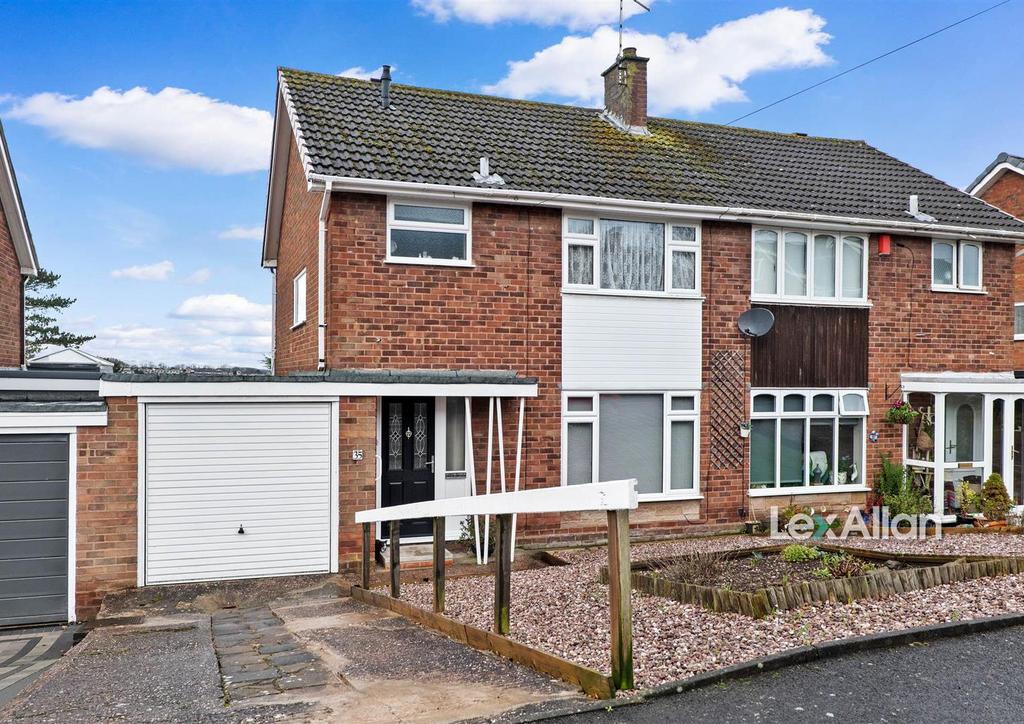Maidstone Drive, Stourbridge 3 bed semi-detached house - £250,000