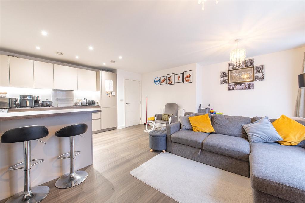 Springhead Parkway, Northfleet, Kent... 2 bed flat for sale - £250,000