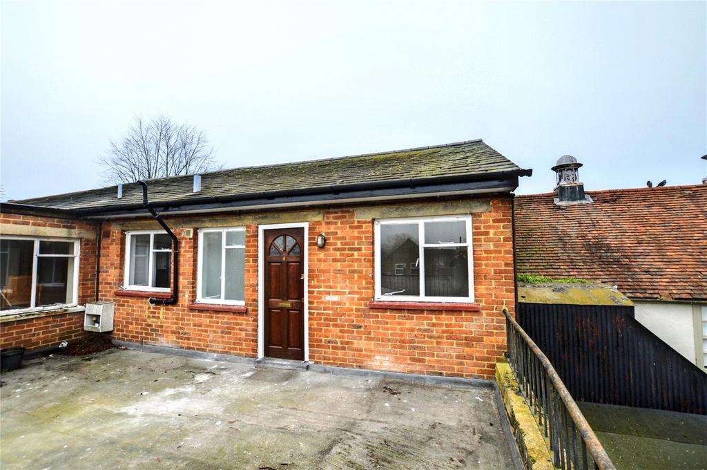 Hemnall Street, Epping, Essex, CM16 2 bed apartment to rent - £1,350 ...