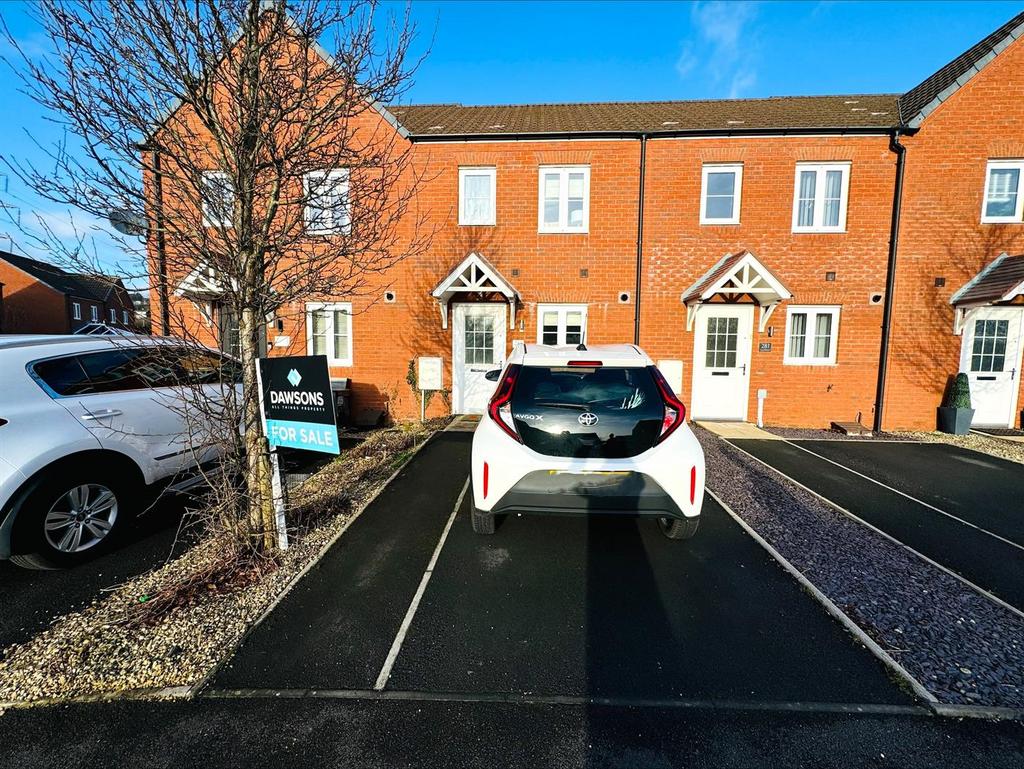Stryd Bennett, Llanelli 2 bed terraced house - £160,000