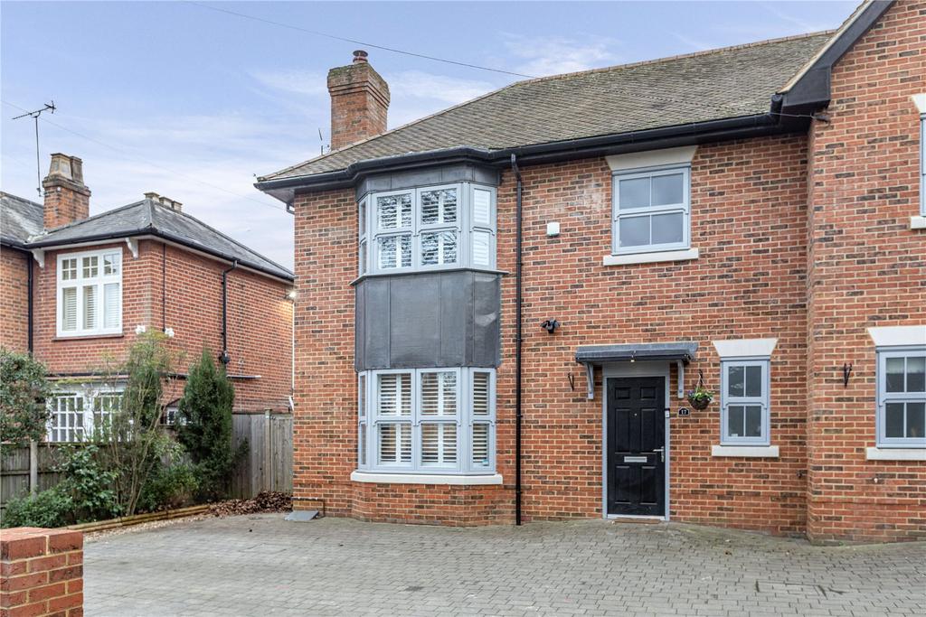 Spinney Hill, Surrey KT15 3 bed semi-detached house for sale - £650,000
