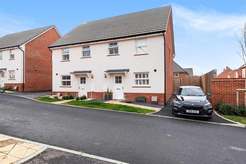 Fletcher Way, Henfield 3 bed semi-detached house for sale - £425,000