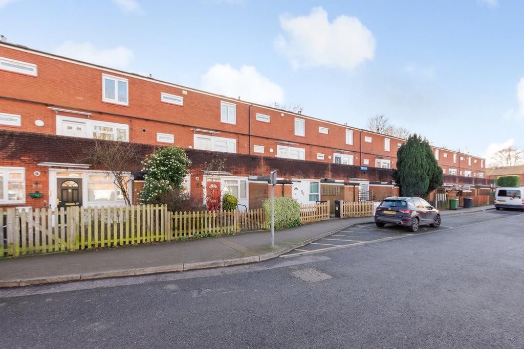 Kimbolton Close, London, SE12 3 bed maisonette - £360,000
