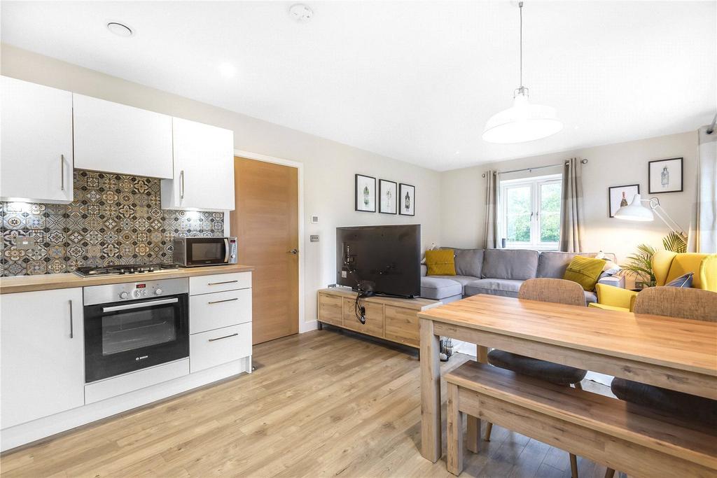 Soames Place, Berkshire RG40 2 bed apartment - £300,000